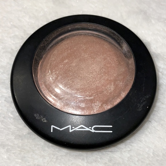 Makeup | Mac Soft Gentle Highlighter | Poshmark